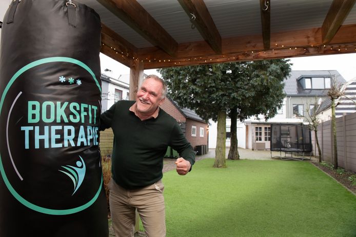 Terwijl Levi in een coma ligt, bevalt zijn vrouw van hun eerste kindje ... Terwijl Levi in een coma ligt, bevalt zijn vrouw van hun eerste kindje ...