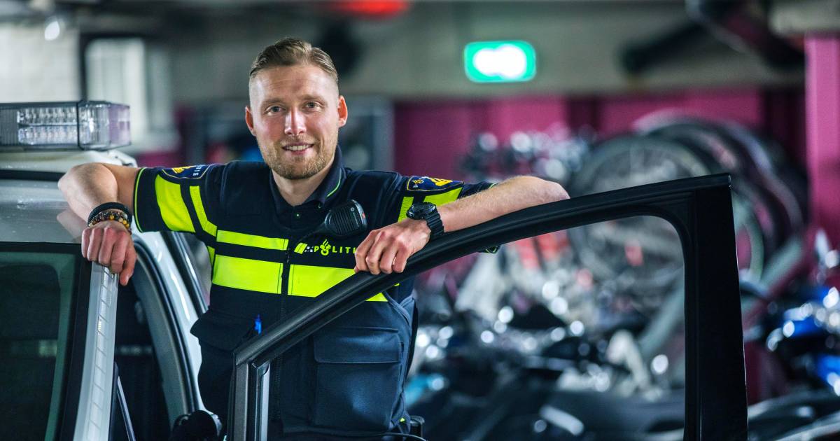 Motoragent Martin trekt twee jaar na ernstig ongeluk weer zijn uniform ...