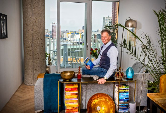 Hans Peter heeft uitzicht op bijna heel Rotterdam én verder: ‘Waar in ...