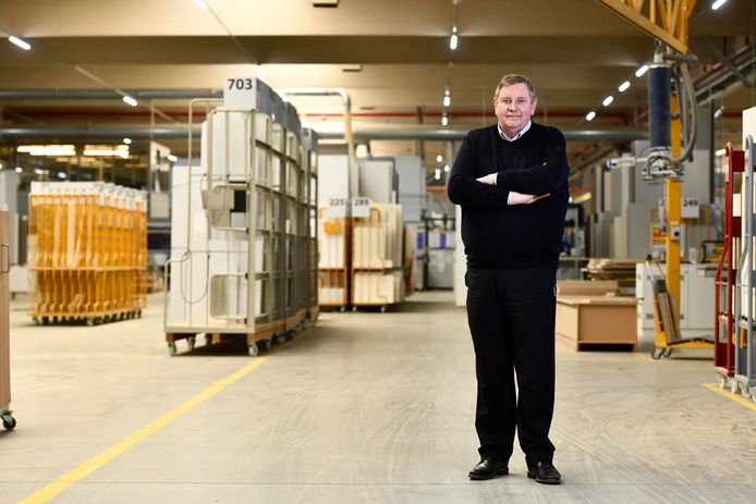 Dovy Keukens legt productie week stil na 20 positieve gevallen in ...