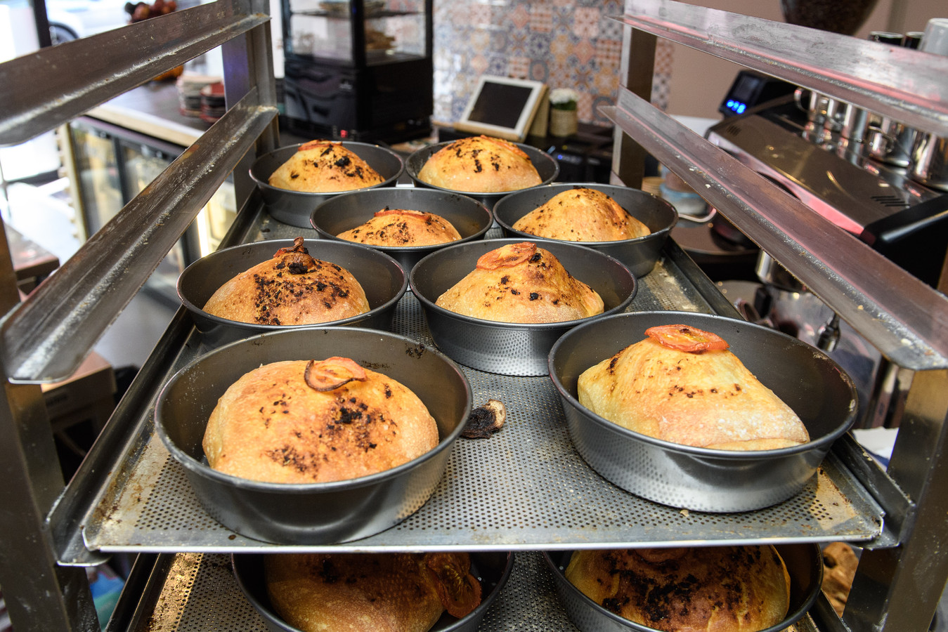 Sanne geniet nog elke dag bij de Broodbode in Losser: ‘Dat ronde ...