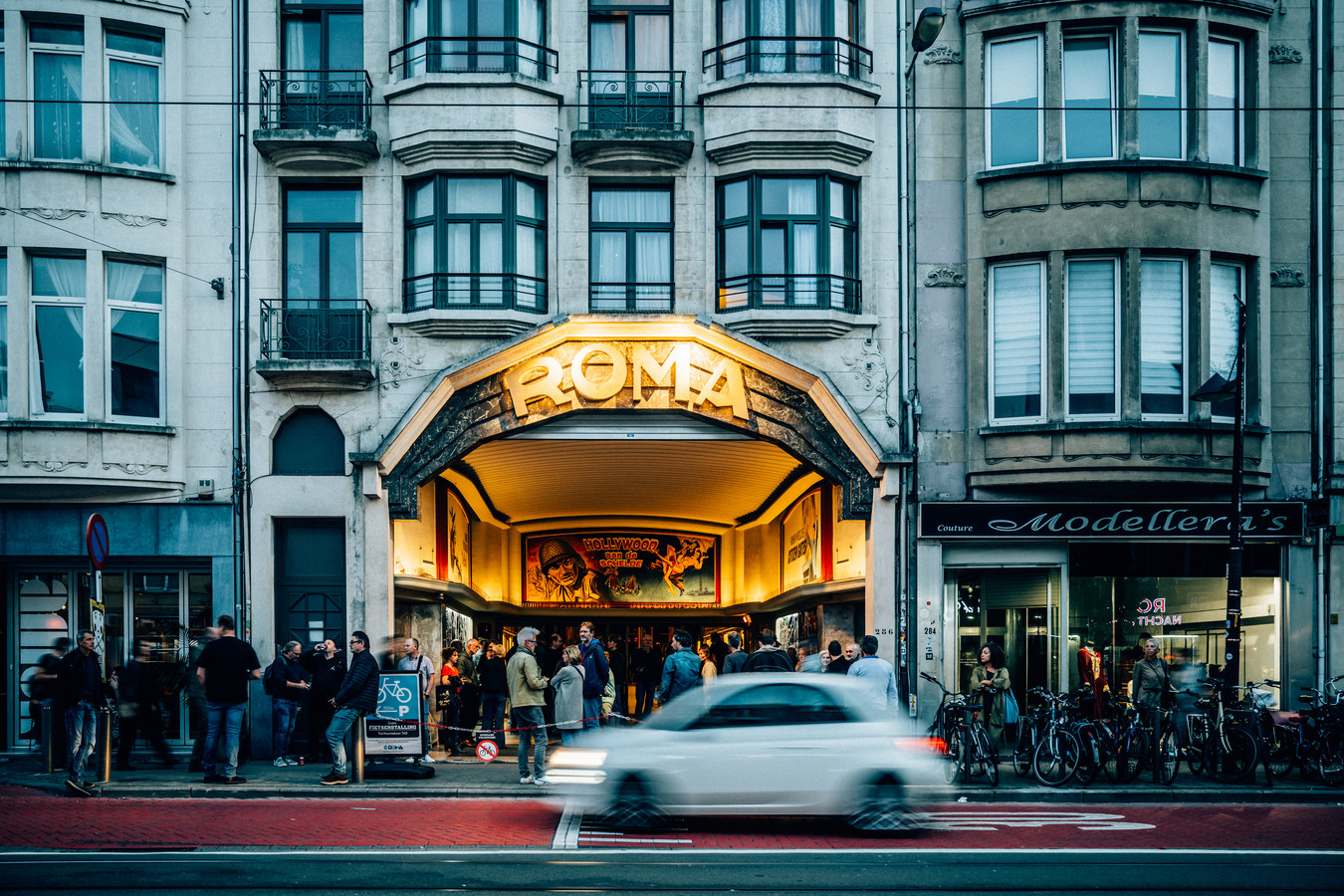 In 2003 nog een stort, nu is De Roma de ‘Schoonste zaal van ‘t Stad ...