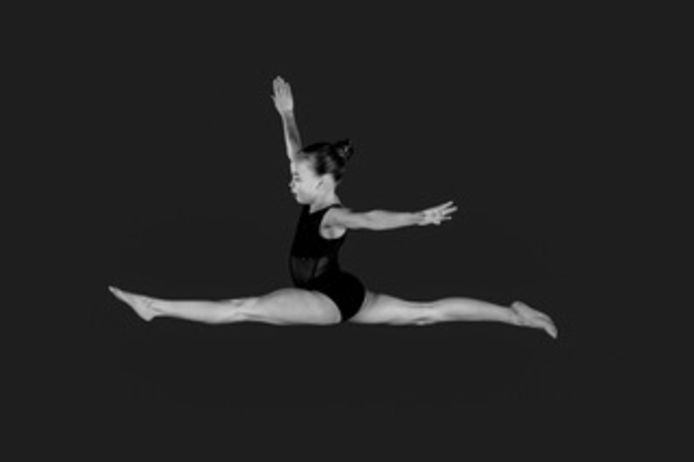 350 gymnasten turnen 12 uur voor meisje dat zwaargewond geraakte op reis: “Na iedere sessie ...