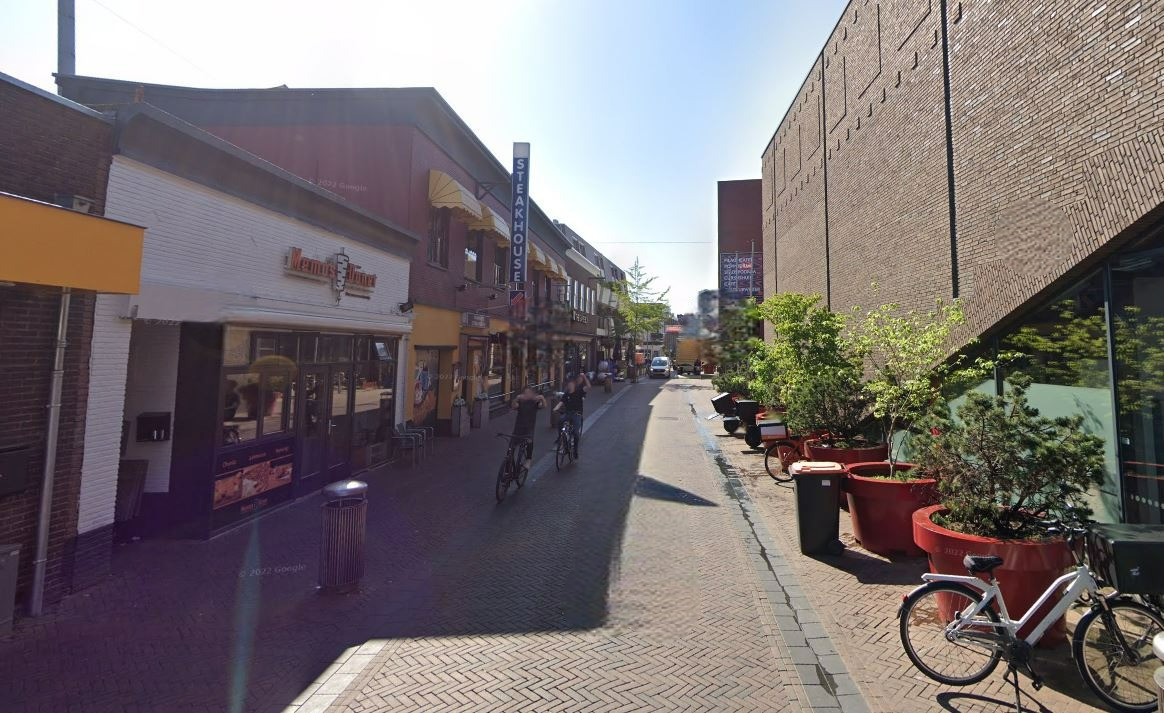 Man (28) uit Deventer zwaargewond in vechtpartij in Apeldoorn, politie ... Man (28) uit Deventer zwaargewond in vechtpartij in Apeldoorn, politie ...
