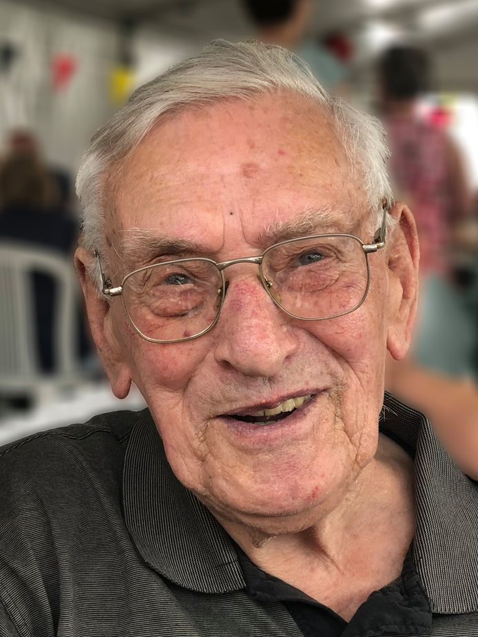 Erepolitiecommissaris en gewezen schepen Oscar De Backer (95) overleden ...