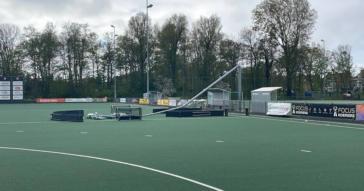 Lichtmast valt om tijdens wedstrijd HBS Craeyenhout: ‘Dit had slecht af ...