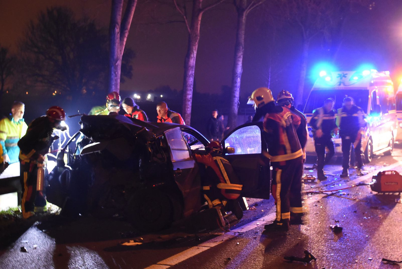 Dode en zwaargewonde bij ongeval op de A20 | Foto | destentor.nl Dode en zwaargewonde bij ongeval op de A20 | Foto | destentor.nl