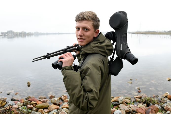 Vogelgek Tim (20) reist de hele wereld rond om dat ene vogeltje te ...