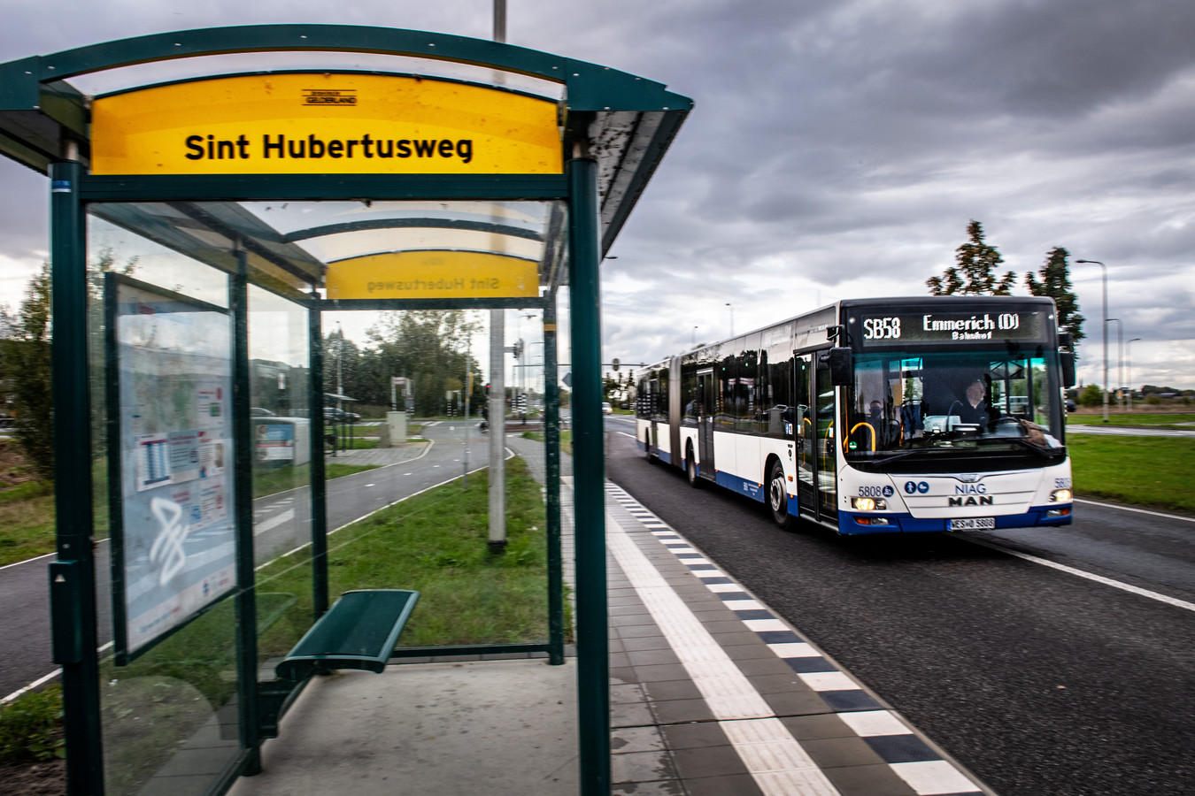 ‘Duitse bus’ mogelijk ook buiten de spits vaker | Foto | AD.nl
