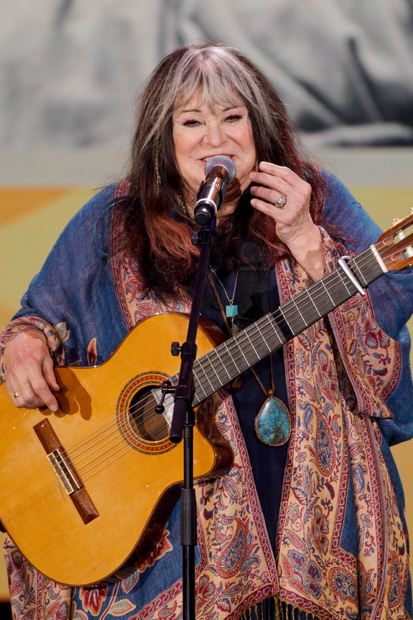 Ruzie over vlees ontploft: wereldberoemde Amerikaanse zangeres (75) uit ...