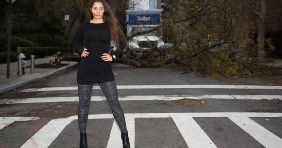 Un mannequin utilise Sandy pour faire sa promotion | Home | 7sur7.be