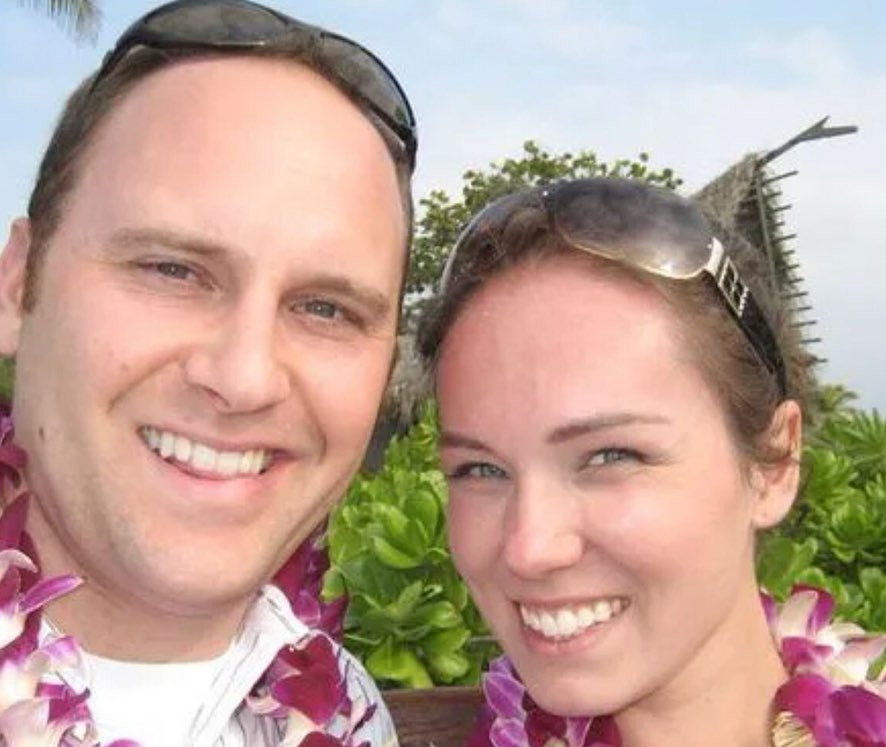 Meisje (11) doet alsof ze dood is en overleeft als enige van gezin ...