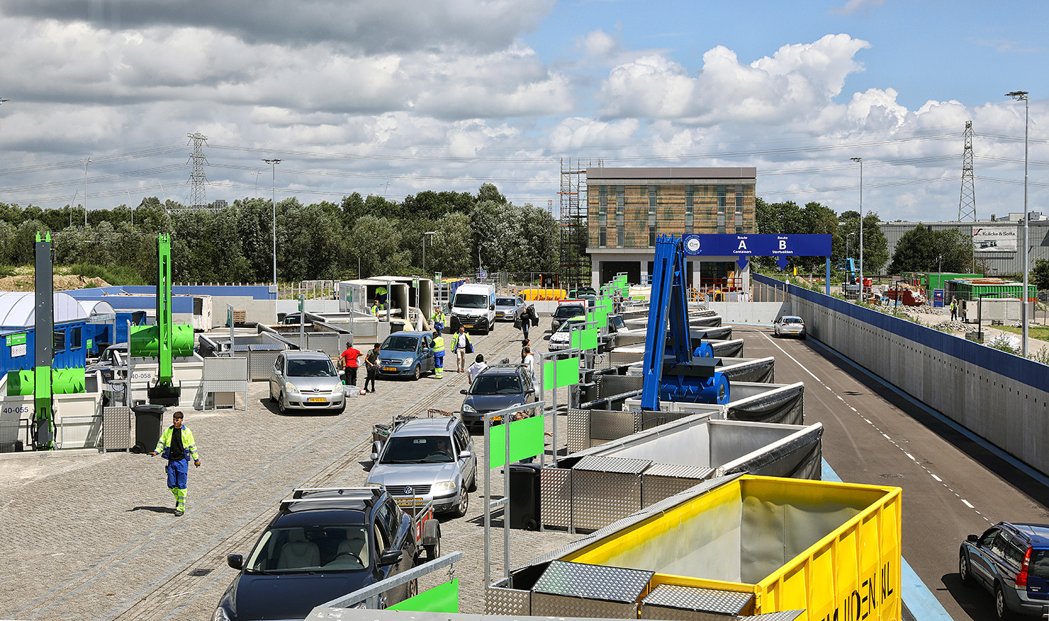 Weinig filekans bij nieuwe Eindhovense milieustraat | Foto | AD.nl Weinig filekans bij nieuwe Eindhovense milieustraat | Foto | AD.nl