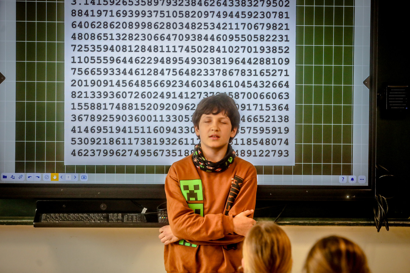 KIJK. Thijs (12) kent 700 (!) cijfers na de komma van het getal pi: “Om ...