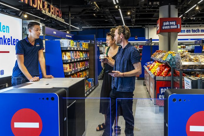 Hypermoderne kassaloze supermarkt had amper klanten, dus komen ze nu met iets heel opvallends ...