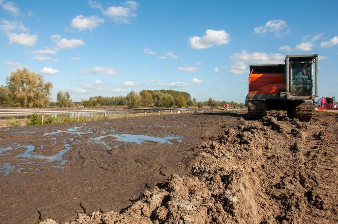 Slib Kalkenvaart wordt geruimd: “Meer ruimte voor water en vissen ...