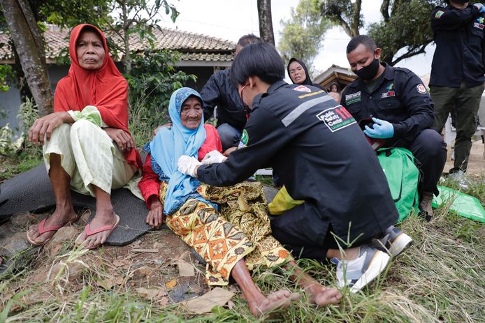 Beelden tonen doffe ellende en grote zoekacties: nu al 268 doden op ...