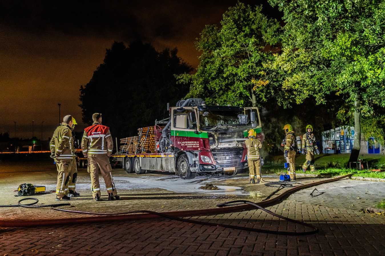 Ook vrachtwa­gen verwoest door brandstich­ters in Capelle: ‘Je werkt ...