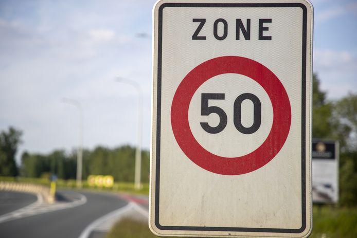 Trager rijden: Goochelaarstraat wordt zone 50 en er komen verkeersdrempels | Sint-Laureins | hln.be