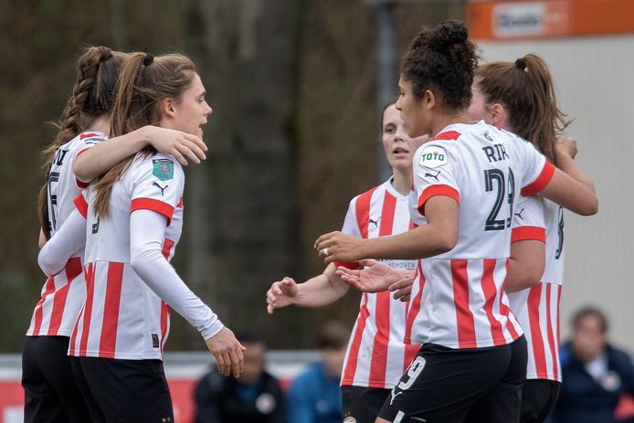 PSV Vrouwen dendert in beker door naar laatste vier | Sport regio | ed.nl