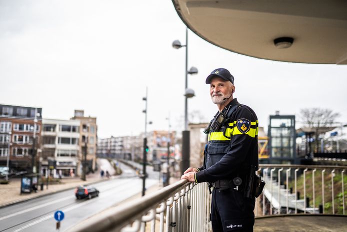 Het oplossen van moorden en overvallen voelde goed, maar wijkagent ...