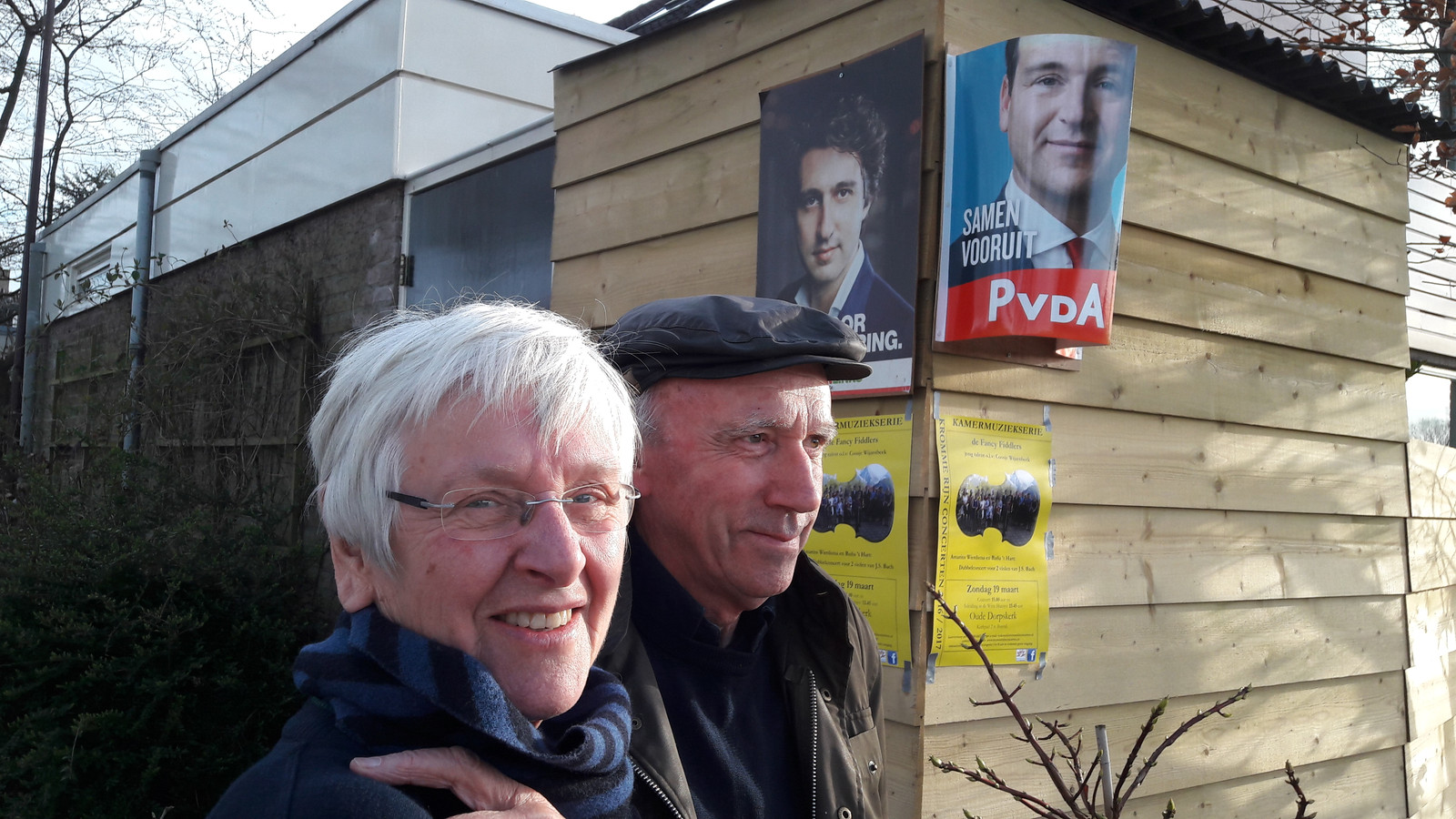 Wie hangt er nog een poster van de lijsttrekker op? | Foto | AD.nl