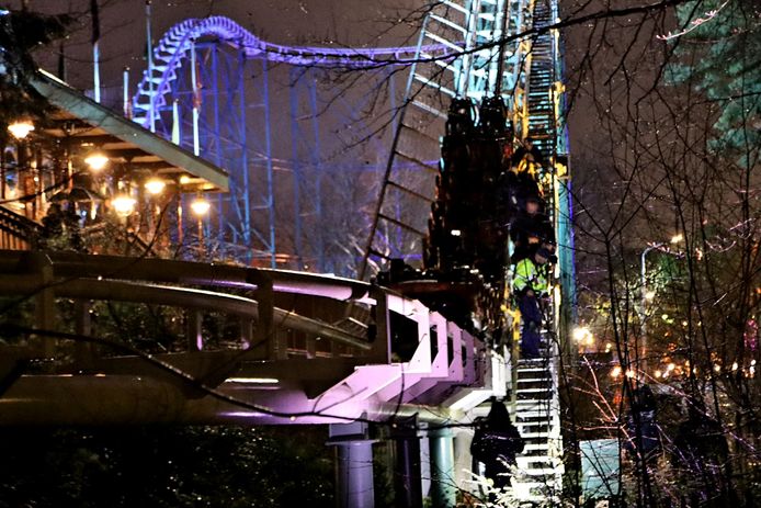 Achtbaan Python krijgt vlak voor helling storing: meerdere bezoekers uit attractie van Efteling ...