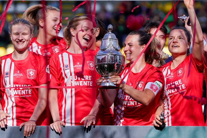 FC Twente Vrouwen pakt wel de beker: ploeg klopt PSV in eindstrijd | Sport | tubantia.nl