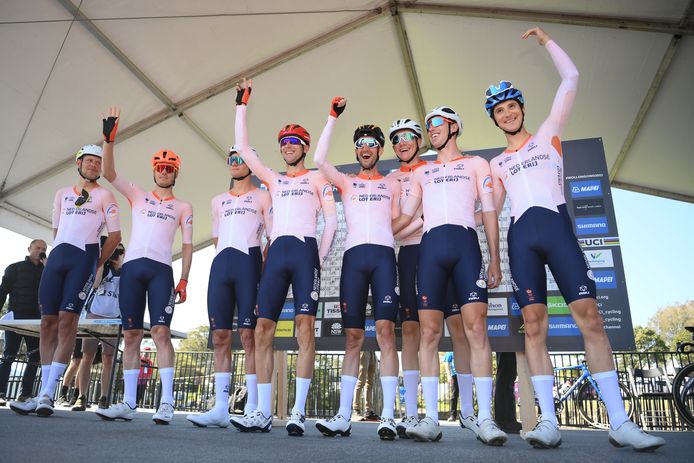 Jan Maas sleurt op kop van het peloton in zijn grote droom: ‘Een droom ...