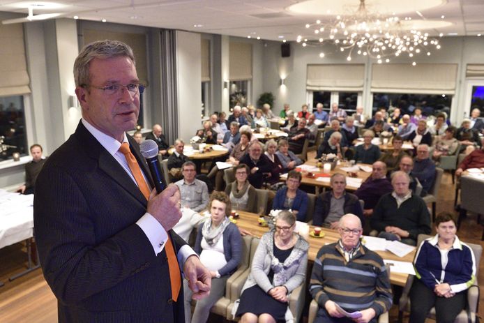 SGP-kamerlid Elbert Dijkgraaf uit Zevenhuizen op bezoek in Stolwijk ...