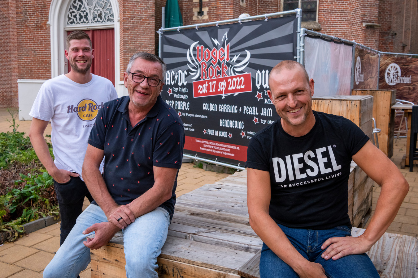 Brullende gitaren en stevige drums op festival Vogelrock | Foto | pzc.nl