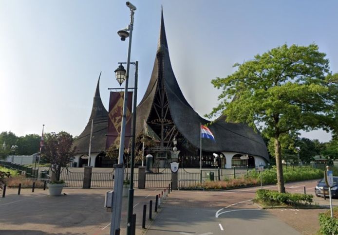 Nederlands meisje (5) komt met hoofd vast te zitten in speeltuig Efteling | Buitenland | hln.be