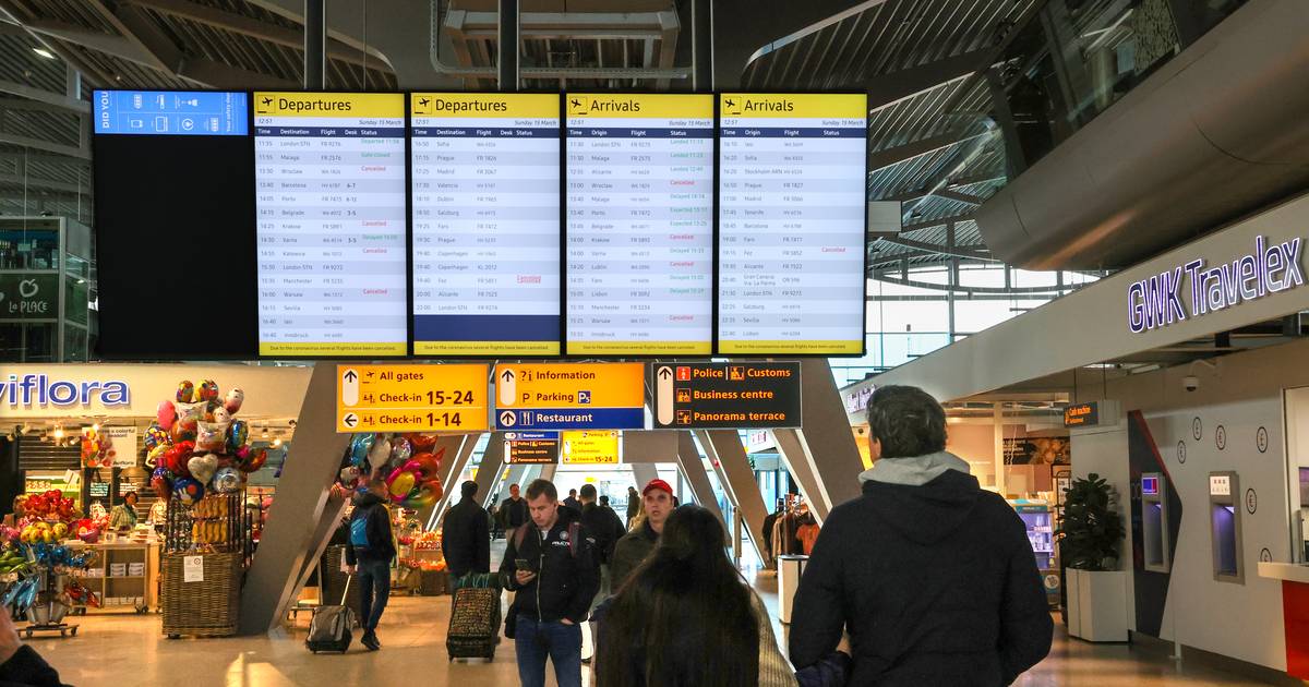 Vluchten Eindhoven Airport vertraagd en omgeleid door mist, lucht weer ... Vluchten Eindhoven Airport vertraagd en omgeleid door mist, lucht weer ...