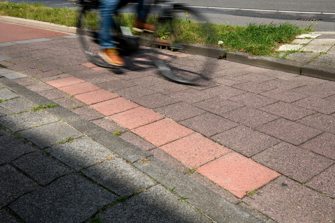 Eindhoven: 4,2 miljoen euro extra om fietspaden te asfalteren | Foto ...