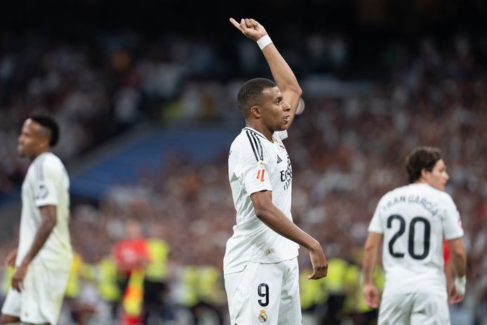 Hoezo, ruis op hun relatie? Vinicius laat Mbappé de penalty trappen en ...