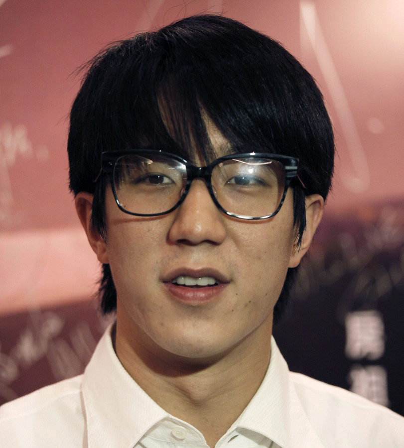 Zoon van Jackie Chan na zes maanden uit gevangenis ontslagen | Foto ... Zoon van Jackie Chan na zes maanden uit gevangenis ontslagen | Foto ...