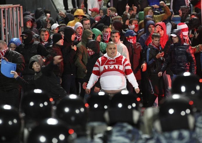 Nazisymbolen bij Russisch supportersgeweld | Buitenlands voetbal | AD.nl
