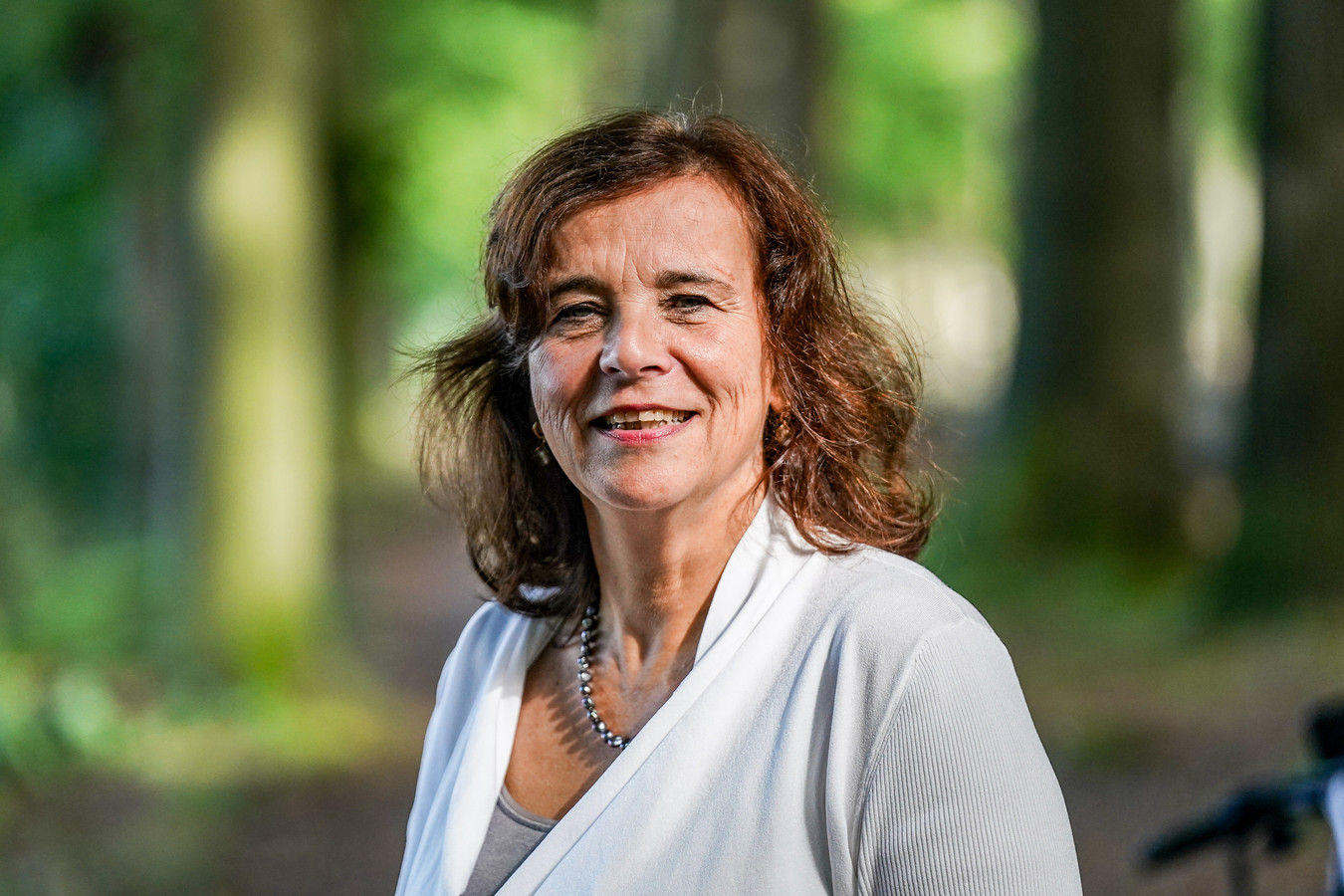 Evy (7) is blind maar leest uit hetzelfde boek als Annemijn (7): ‘Taal ... Evy (7) is blind maar leest uit hetzelfde boek als Annemijn (7): ‘Taal ...