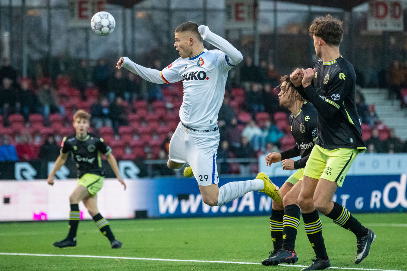 Teleurstelling krijgt een gezicht bij FC Den Bosch: ‘Alsof we voor het ...