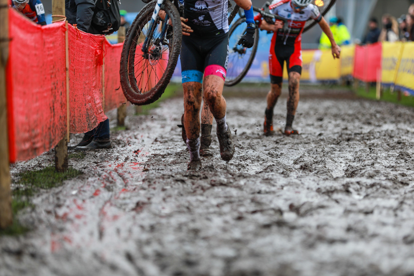 IN BEELD. Moet er nog modder zijn? Belgisch kampioenschap veldrijden ...