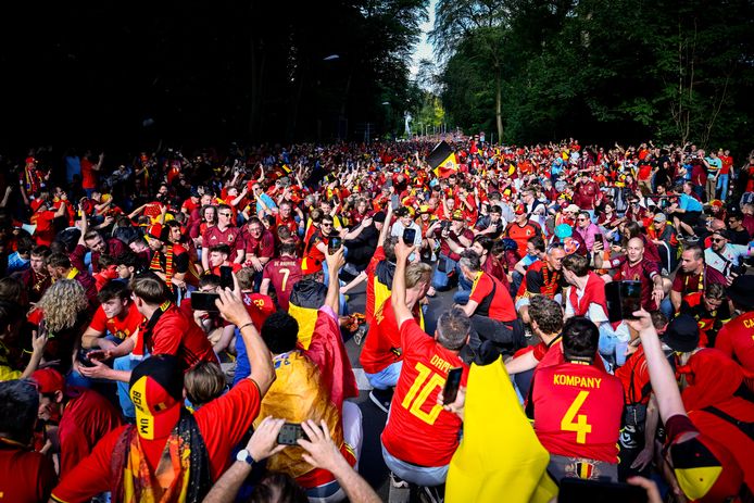 Une impressionnante marée rouge: les images des supporters belges dans ...