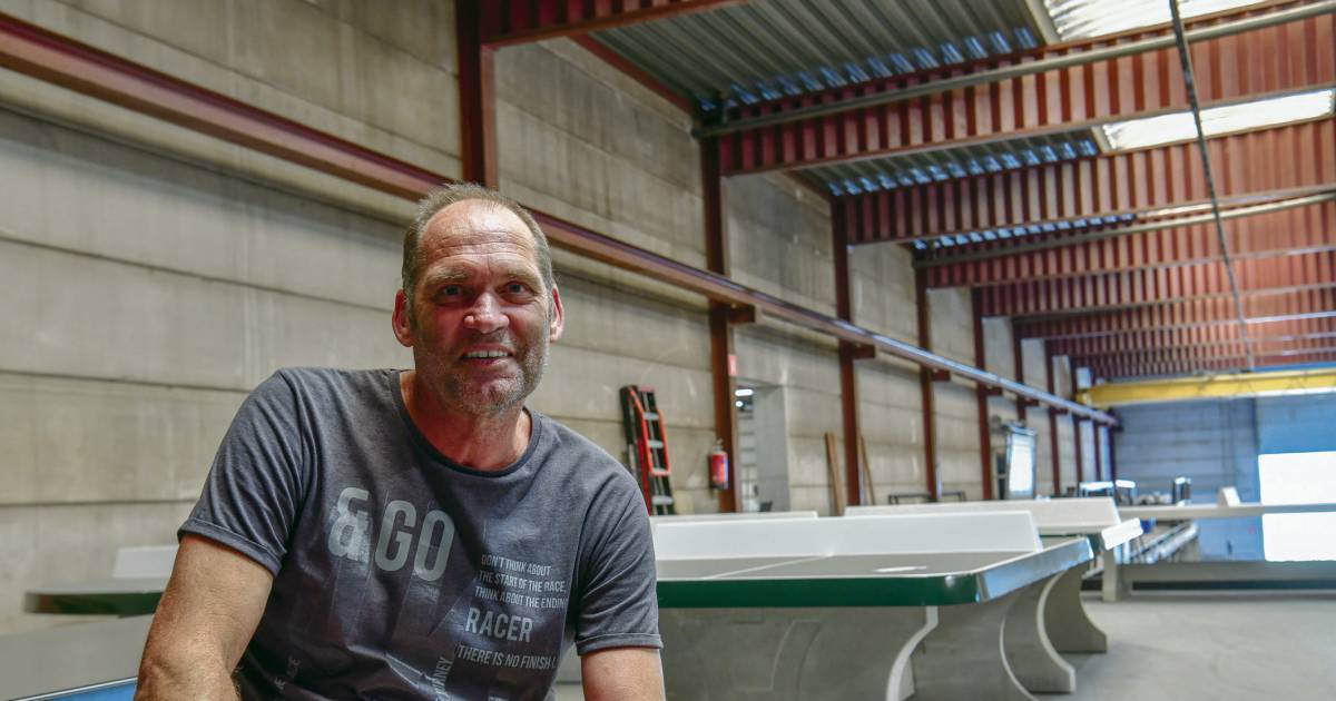 Metselaar scoort met betonnen pingpongtafels in Bladel | Economie | ed.nl