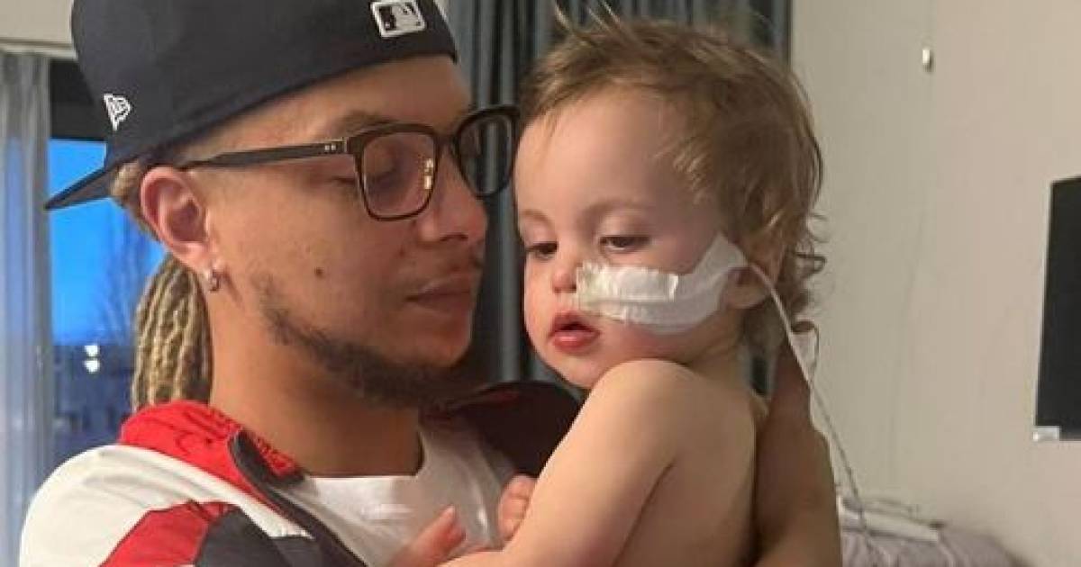 Dochtertje Ronnie Flex en Demi de Boer opgenomen in het ziekenhuis ...