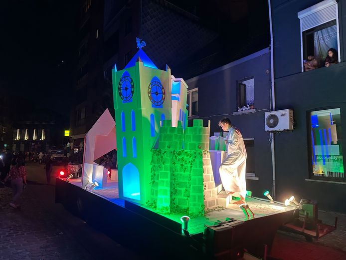 Lichtstoet trekt voor 100ste keer door Ledeberg, maar nieuwe Miss is dit jaar niet verkozen ...