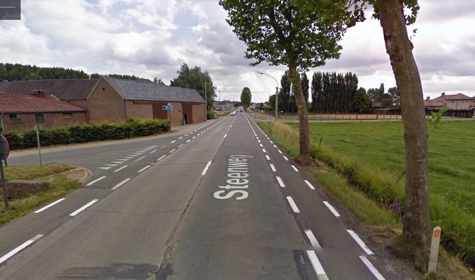Nieuwe comfortabele fietspaden langs de Steenweg (N8) in Lierde ...