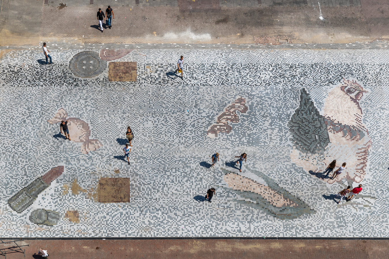 Hoe kon dit gebeuren? Kleurrijk ontwerp, maar een fletse uitvoering op ...