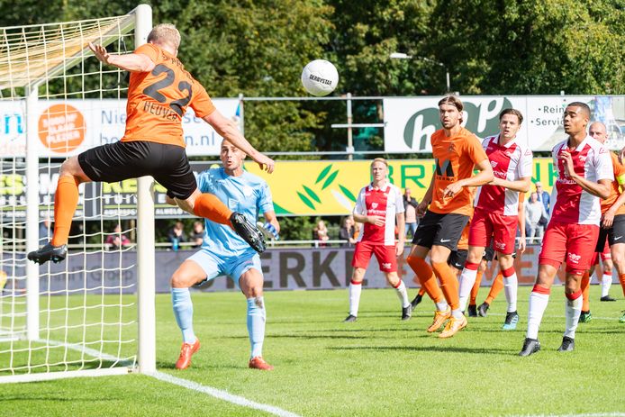 Voetbal in de divisies: HHC speelt Vogels aan flarden, Staphorst pikt punt op na 0-2 achterstand ...