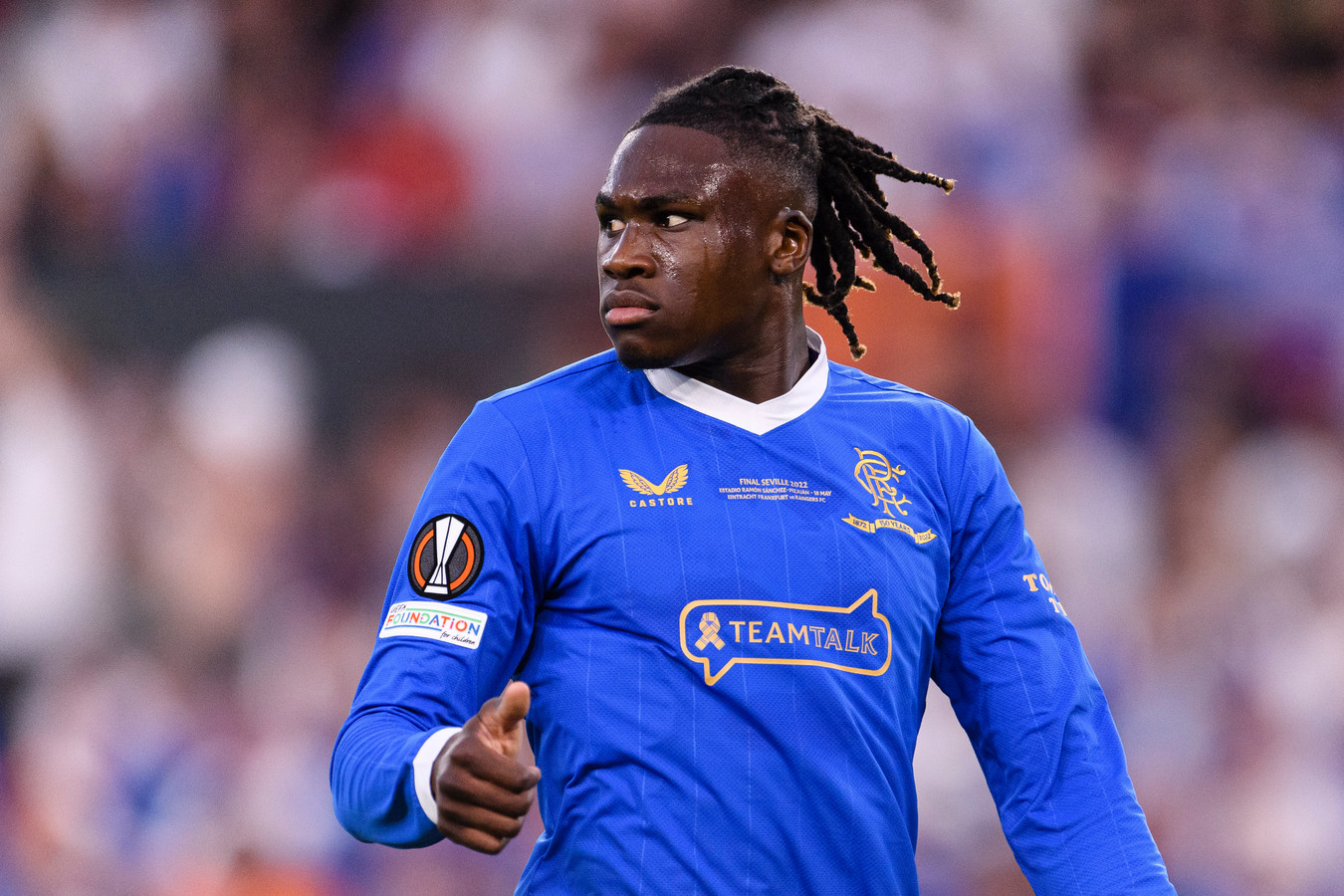Hoe Ajax-verdediger Calvin Bassey ontsnapte uit een probleemwijk ...