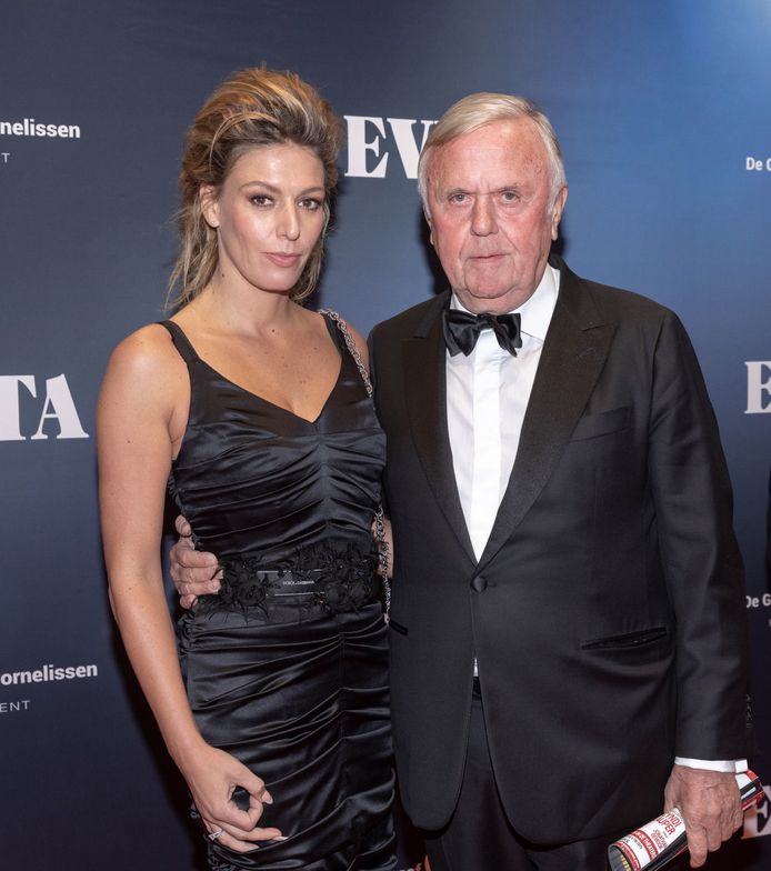 Harry Mens (71) op rode loper met 31 jaar jongere Jolanda | Show | AD.nl