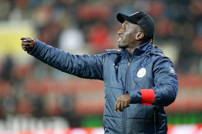 Mbaye Leye niet langer coach van Zulte Waregem, “Essevee-iconen” D ... Mbaye Leye niet langer coach van Zulte Waregem, “Essevee-iconen” D ...